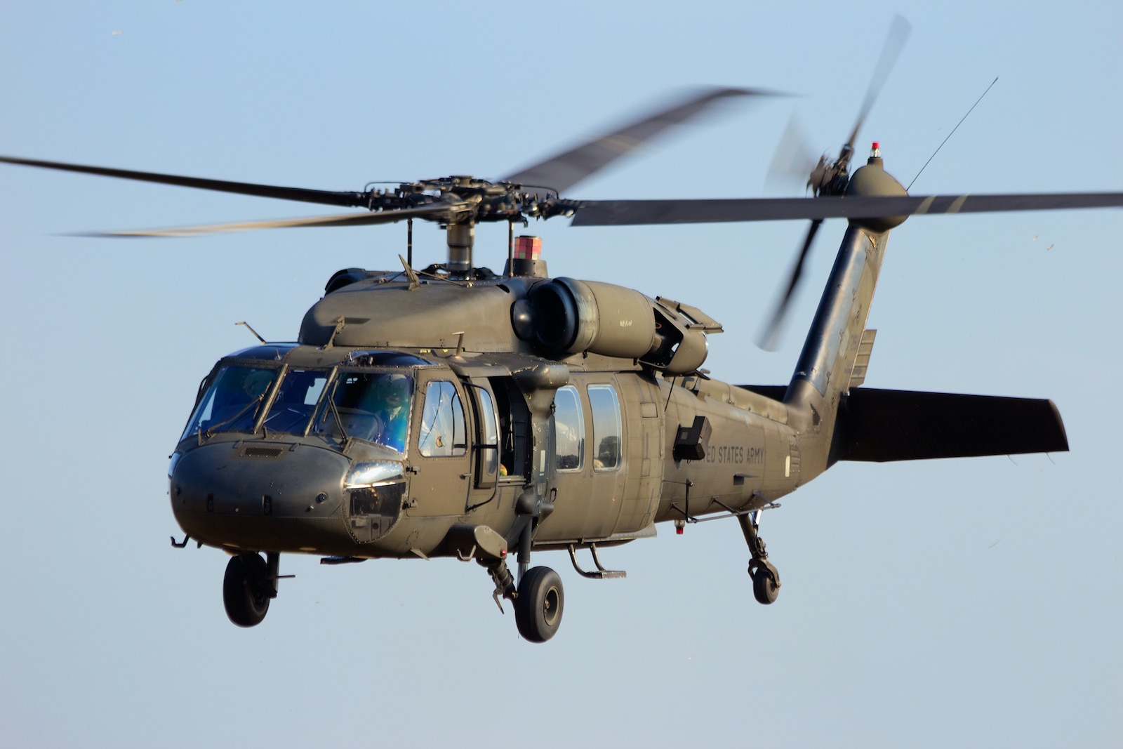 Dans le sillage du Black Hawk : un demi-siècle de guerre aérienne