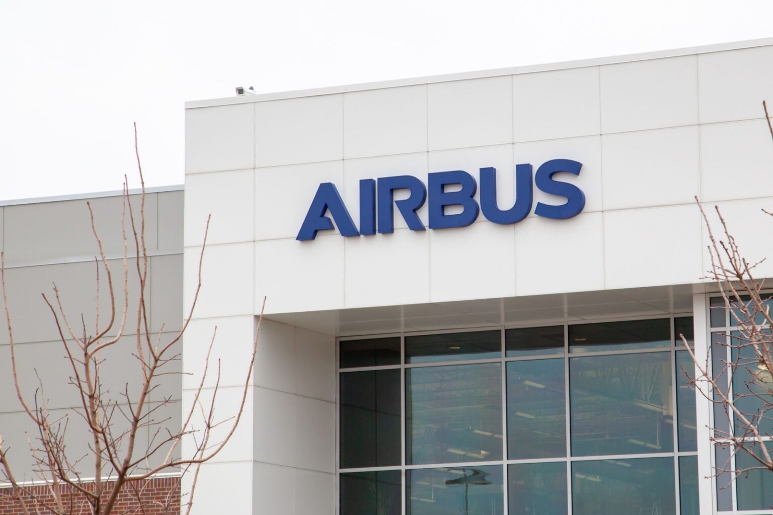 Airbus décroche un contrat cyber historique de la DGA pour 250 millions ...