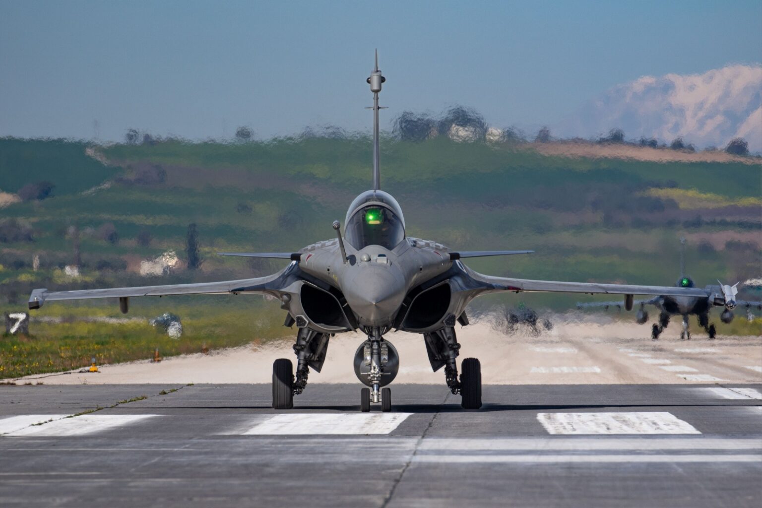 Le F-16 Fighting Falcon : trajectoire d’un chasseur devenu icône ...